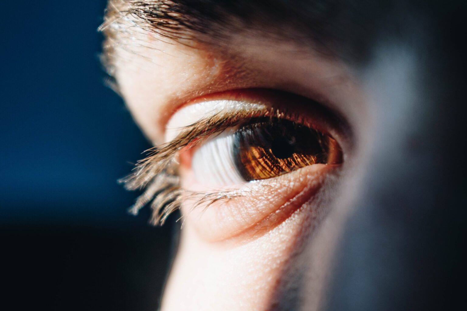 Right eye twitching for females: 15 big spiritual meanings