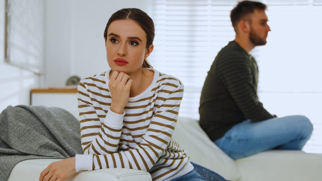 16 definite signs a married woman wants you to make a move