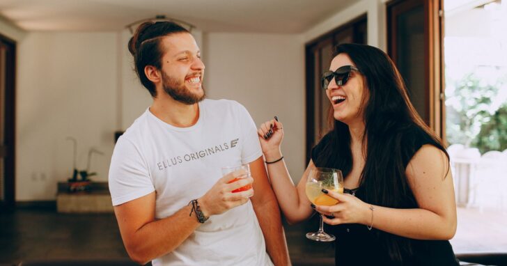 6 signs someone feels genuinely comfortable around you