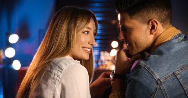 10 Signs Someone Is Thinking About You Sexually According To Psychology